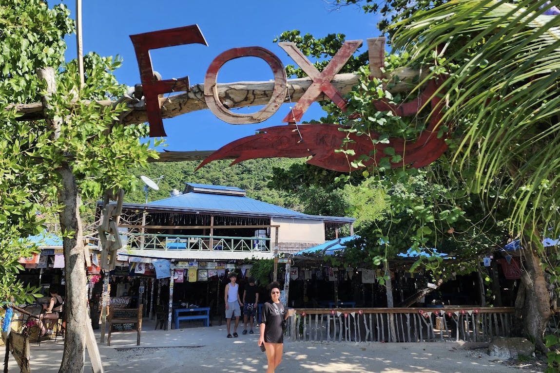 7 Legendary Beach Bars in the BVI to Visit by Yacht